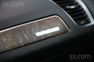 Black Audi Q5 2009 in Riga, with an engine capacity of 2.00 L and mileage of 230 thousand km for 6995 €, photo 18 on AUTOMOTO.COM.LV