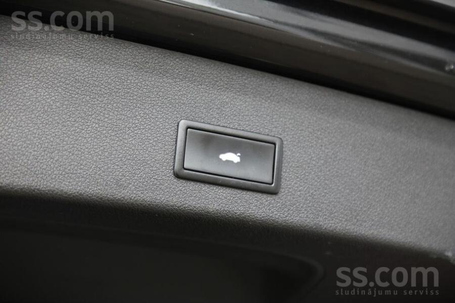 Black Audi Q5 2009 in Riga, with an engine capacity of 2.00 L and mileage of 230 thousand km for 6995 €, photo 20 on AUTOMOTO.COM.LV