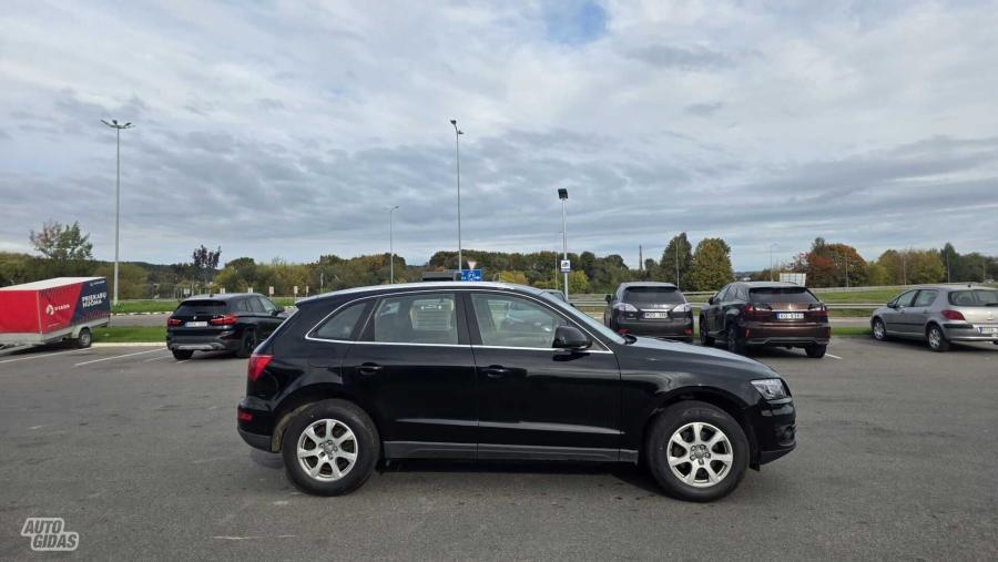 Black Audi Q5 2009 in Kaunas, with an engine capacity of 2.00 L and mileage of 320 thousand km for 6650 €, photo 4 on AUTOMOTO.COM.LV