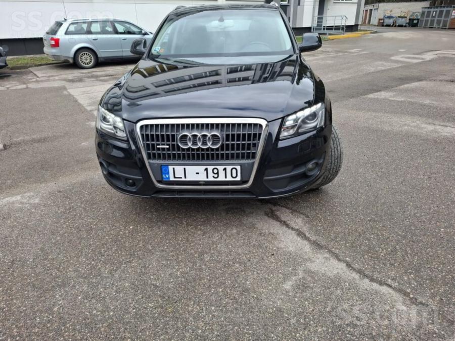 Black Audi Q5 2010 in Riga, with an engine capacity of 2.00 L and mileage of 404 thousand km for 8650 €, photo 1 on AUTOMOTO.COM.LV