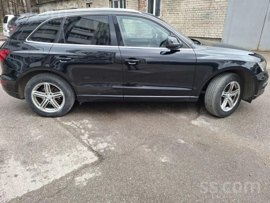 Black Audi Q5 2010 in Riga, with an engine capacity of 2.00 L and mileage of 404 thousand km for 8650 €, photo 3 on AUTOMOTO.COM.LV