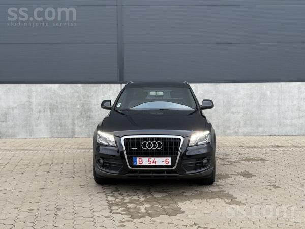 Black Audi Q5 2010 in Riga, with an engine capacity of 3.00 L and mileage of 299 thousand km for 9900 €, photo 3 on AUTOMOTO.COM.LV