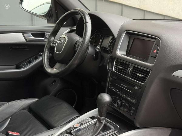 Black Audi Q5 2010 in Vilnius, with an engine capacity of 2.97 L and mileage of 244 thousand km for 9600 €, photo 10 on AUTOMOTO.COM.LV