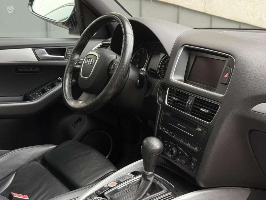 Black Audi Q5 2010 in Vilnius, with an engine capacity of 2.97 L and mileage of 244 thousand km for 9600 €, photo 10 on AUTOMOTO.COM.LV