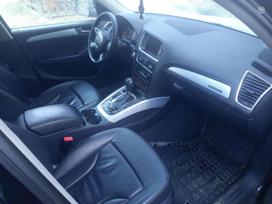 Black Audi Q5 2010 in Marijampole, with an engine capacity of 1.97 L and mileage of 312 thousand km for 7800 €, photo 18 on AUTOMOTO.COM.LV