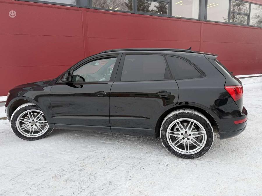 Melns Audi Q5 2010 Kauņa, ar dzinēja tilpumu 2.97 L un nobraukumu 266 tūkst. km par 9950 €, foto 1 vietnē AUTOMOTO.COM.LV