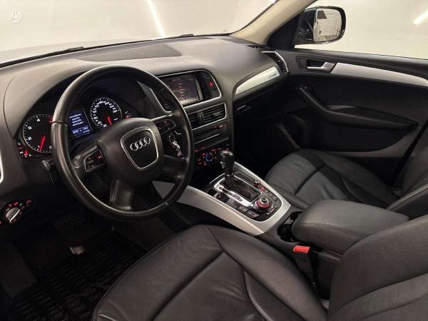 Black Audi Q5 2010 in Marijampole, with an engine capacity of 1.97 L and mileage of 325 thousand km for 8999 €, photo 2 on AUTOMOTO.COM.LV