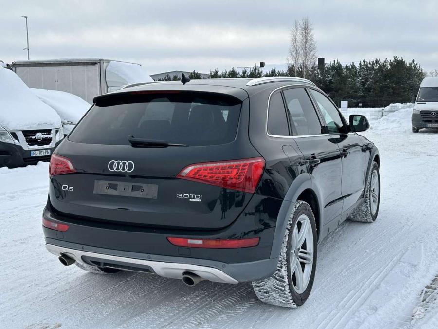 Black Audi Q5 2010 in Taurage, with an engine capacity of 2.97 L and mileage of 318 thousand km for 9300 €, photo 4 on AUTOMOTO.COM.LV