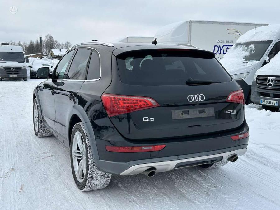Black Audi Q5 2010 in Taurage, with an engine capacity of 2.97 L and mileage of 318 thousand km for 9300 €, photo 6 on AUTOMOTO.COM.LV