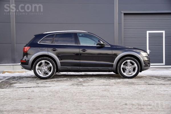 Black Audi Q5 2010 in Riga, with an engine capacity of 3.00 L and mileage of 317 thousand km for 10990 €, photo 5 on AUTOMOTO.COM.LV
