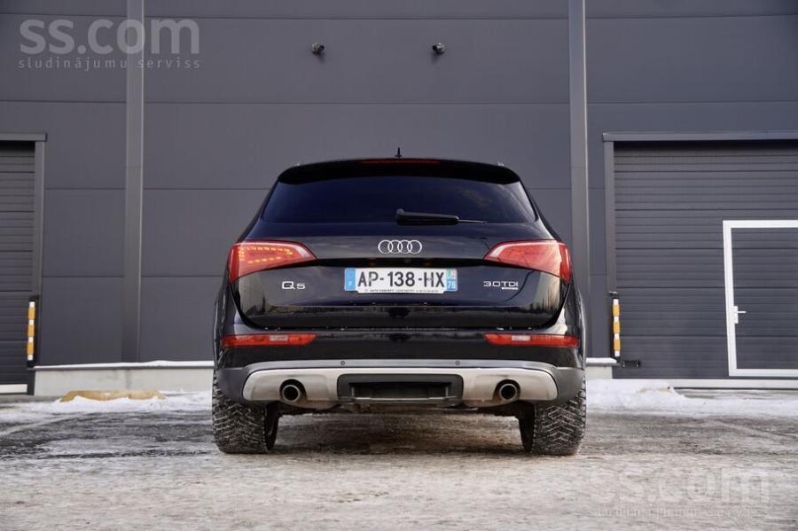 Black Audi Q5 2010 in Riga, with an engine capacity of 3.00 L and mileage of 317 thousand km for 10990 €, photo 9 on AUTOMOTO.COM.LV