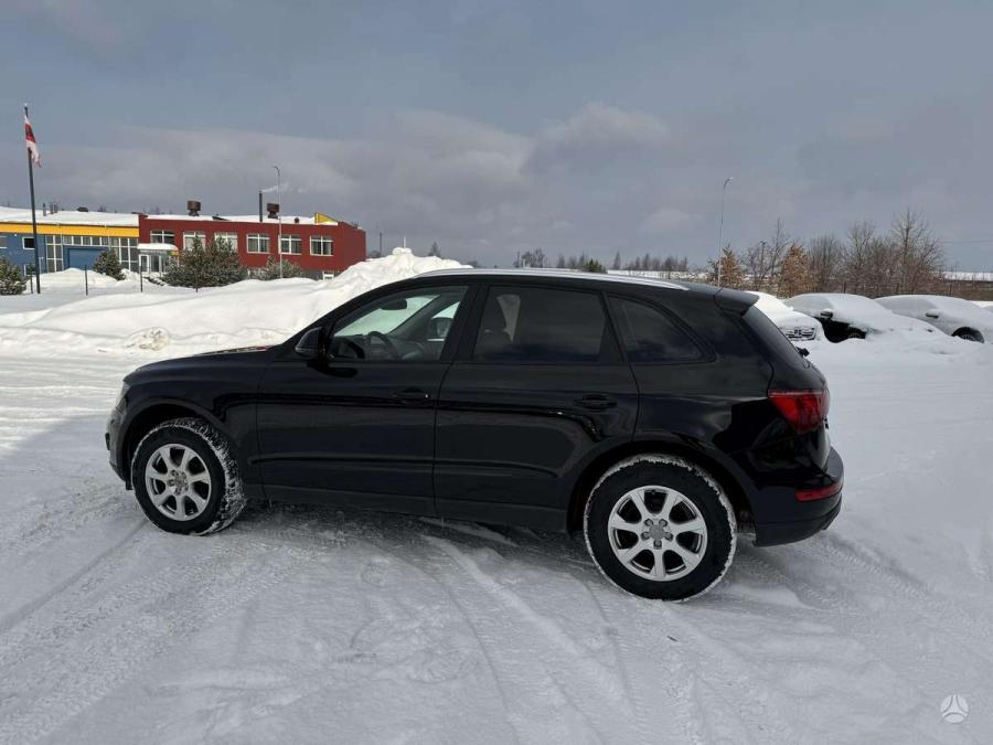 Melns Audi Q5 2010 Telšiai, ar dzinēja tilpumu 1.97 L un nobraukumu 266 tūkst. km par 8999 €, foto 4 vietnē AUTOMOTO.COM.LV