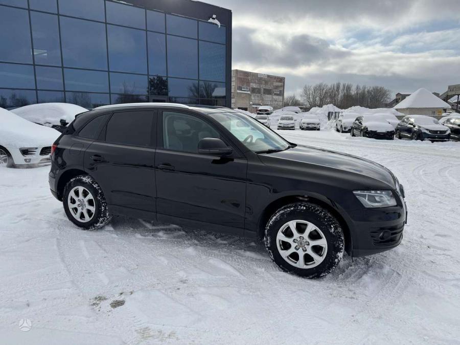 Melns Audi Q5 2010 Telšiai, ar dzinēja tilpumu 1.97 L un nobraukumu 266 tūkst. km par 8999 €, foto 9 vietnē AUTOMOTO.COM.LV