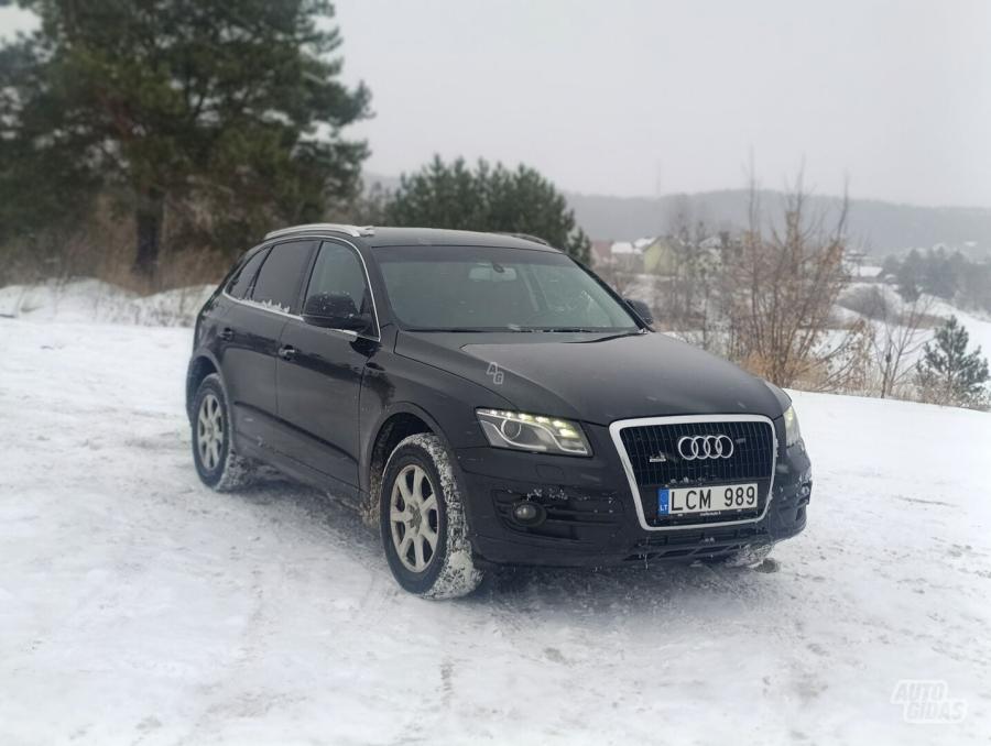 Black Audi Q5 2010 in Kaunas, with an engine capacity of 3.00 L and mileage of 413 thousand km for 5600 €, photo 1 on AUTOMOTO.COM.LV