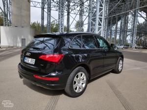 Black Audi Q5 2010 in Druskininkai, with an engine capacity of 2.00 L and mileage of 245 thousand km for 9799 €, photo 5 on AUTOMOTO.COM.LV