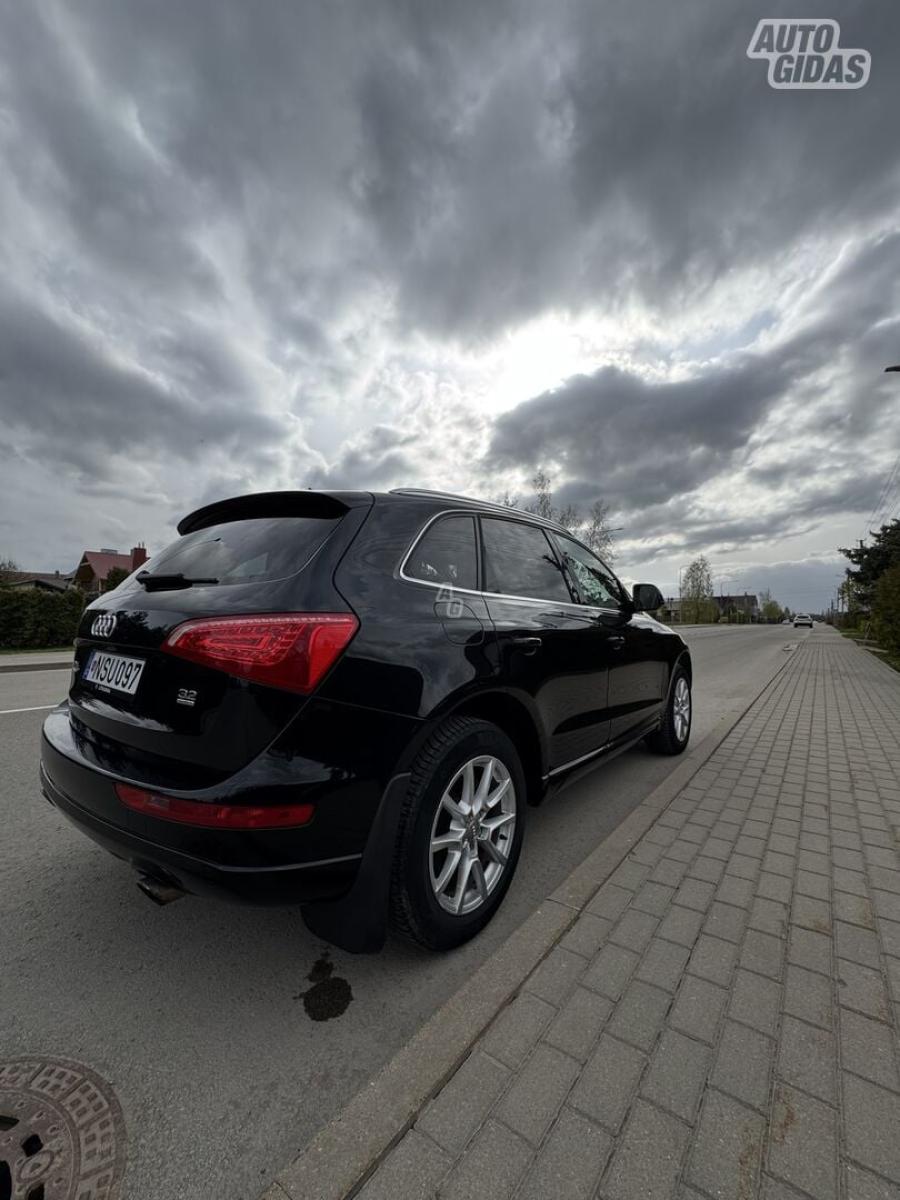 Black Audi Q5 2010 in Kaunas, with an engine capacity of 3.20 L and mileage of 298 thousand km for 6400 €, photo 4 on AUTOMOTO.COM.LV