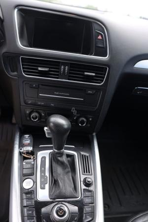 Black Audi Q5 2010 in Siauliai, with an engine capacity of 3.20 L and mileage of 471 thousand km for 5800 €, photo 19 on AUTOMOTO.COM.LV
