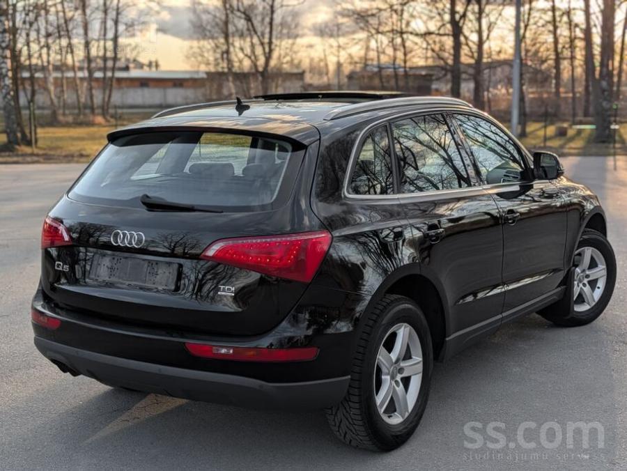 Black Audi Q5 2010 in Jurmala, with an engine capacity of 2.00 L and mileage of 0 thousand km for 8750 €, photo 4 on AUTOMOTO.COM.LV