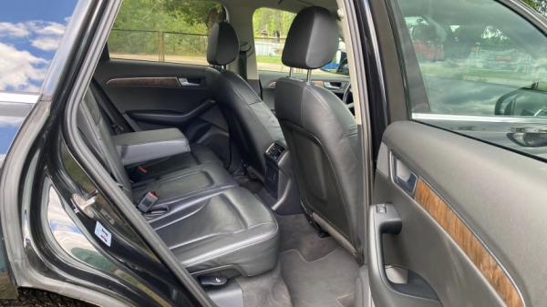 Black Audi Q5 2010 in Riga, with an engine capacity of 2.00 L and mileage of 0 thousand km for 11200 €, photo 4 on AUTOMOTO.COM.LV