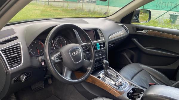 Black Audi Q5 2010 in Riga, with an engine capacity of 2.00 L and mileage of 0 thousand km for 11200 €, photo 6 on AUTOMOTO.COM.LV