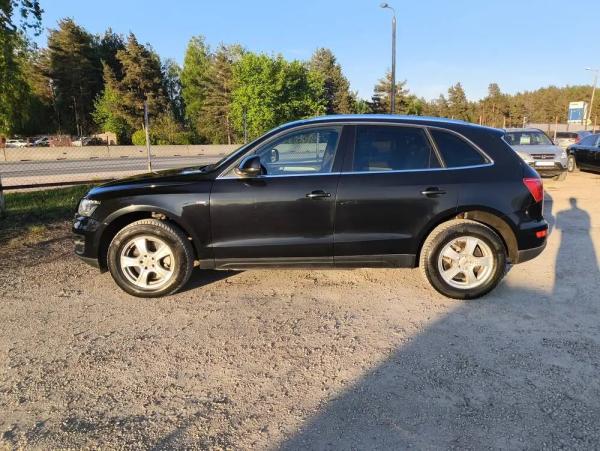 Black Audi Q5 2010 in Riga, with an engine capacity of 3.00 L and mileage of 249 thousand km for 7990 €, photo 4 on AUTOMOTO.COM.LV