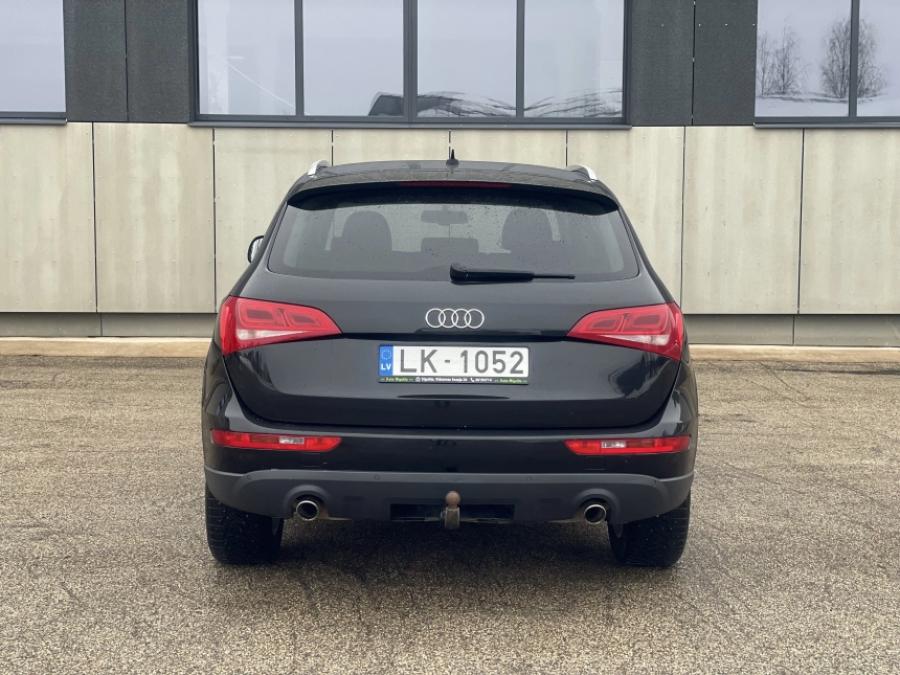 Black Audi Q5 2010 in Riga, with an engine capacity of 3.00 L and mileage of 318 thousand km for 8990 €, photo 8 on AUTOMOTO.COM.LV