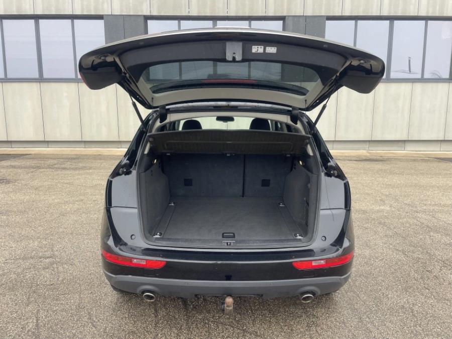 Black Audi Q5 2010 in Riga, with an engine capacity of 3.00 L and mileage of 318 thousand km for 8990 €, photo 30 on AUTOMOTO.COM.LV