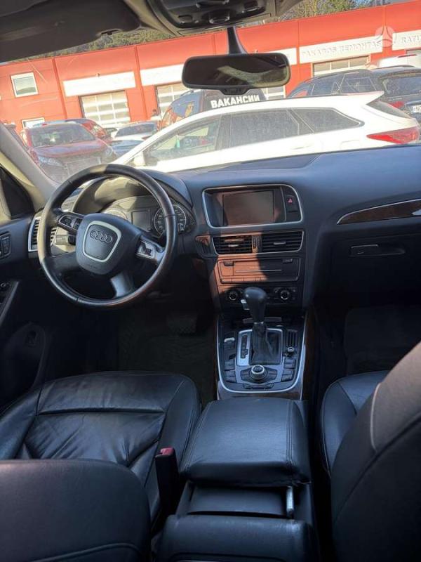 Black Audi Q5 2010 in Vilnius, with an engine capacity of 3.20 L and mileage of 200 thousand km for 4200 €, photo 1 on AUTOMOTO.COM.LV