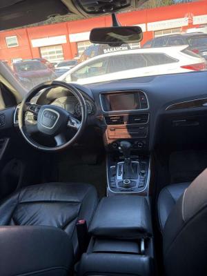 Melns Audi Q5 2010 Viļņa, ar dzinēja tilpumu 3.20 L un nobraukumu 200 tūkst. km par 4200 €, foto  vietnē AUTOMOTO.COM.LV