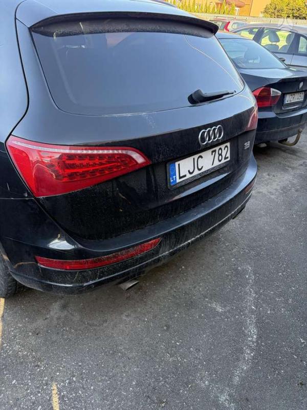 Black Audi Q5 2010 in Vilnius, with an engine capacity of 3.20 L and mileage of 200 thousand km for 4200 €, photo 6 on AUTOMOTO.COM.LV