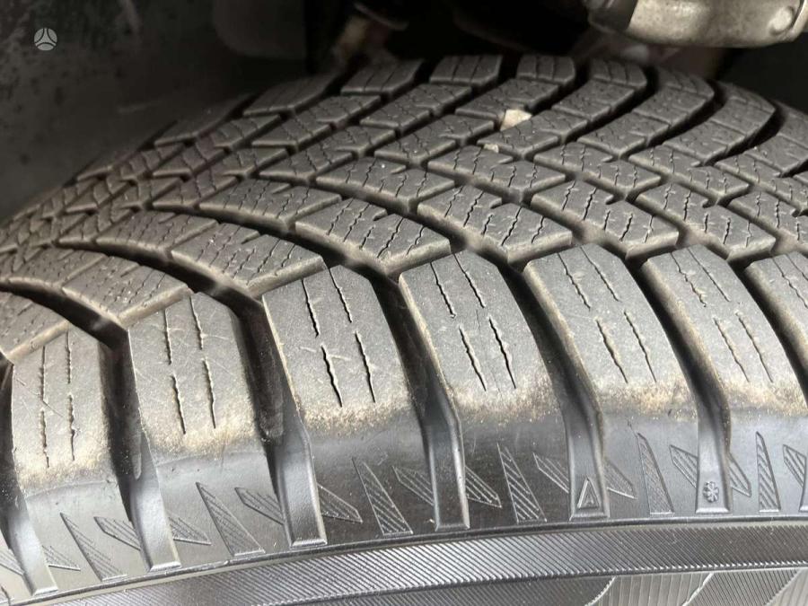 Melns Audi Q5 2010 Tauragė, ar dzinēja tilpumu 2.00 L un nobraukumu 269 tūkst. km par 8400 €, foto 28 vietnē AUTOMOTO.COM.LV