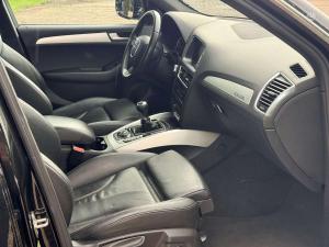 Black Audi Q5 2010 in Ukmerge, with an engine capacity of 1.97 L and mileage of 250 thousand km for 8950 €, photo 9 on AUTOMOTO.COM.LV