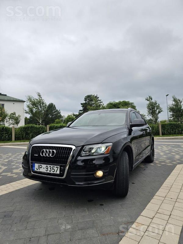 Melns Audi Q5 2010 Jelgava, ar dzinēja tilpumu 3.20 L un nobraukumu 165 tūkst. km par 6700 €, foto 2 vietnē AUTOMOTO.COM.LV