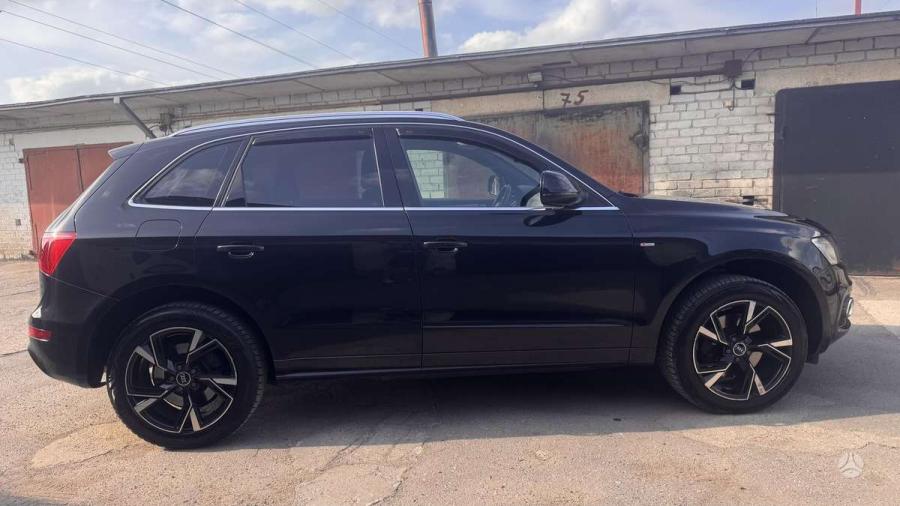 Black Audi Q5 2010 in Kaunas, with an engine capacity of 2.97 L and mileage of 335 thousand km for 10800 €, photo 3 on AUTOMOTO.COM.LV