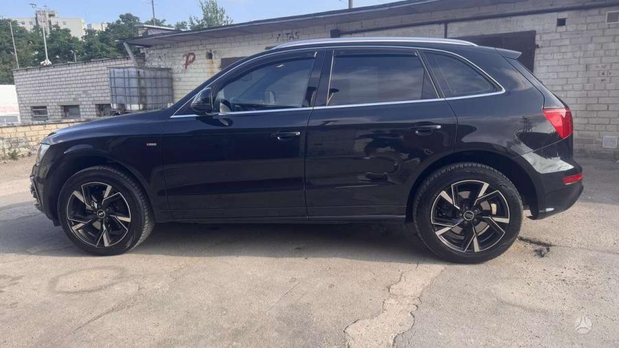 Black Audi Q5 2010 in Kaunas, with an engine capacity of 2.97 L and mileage of 335 thousand km for 10800 €, photo 7 on AUTOMOTO.COM.LV