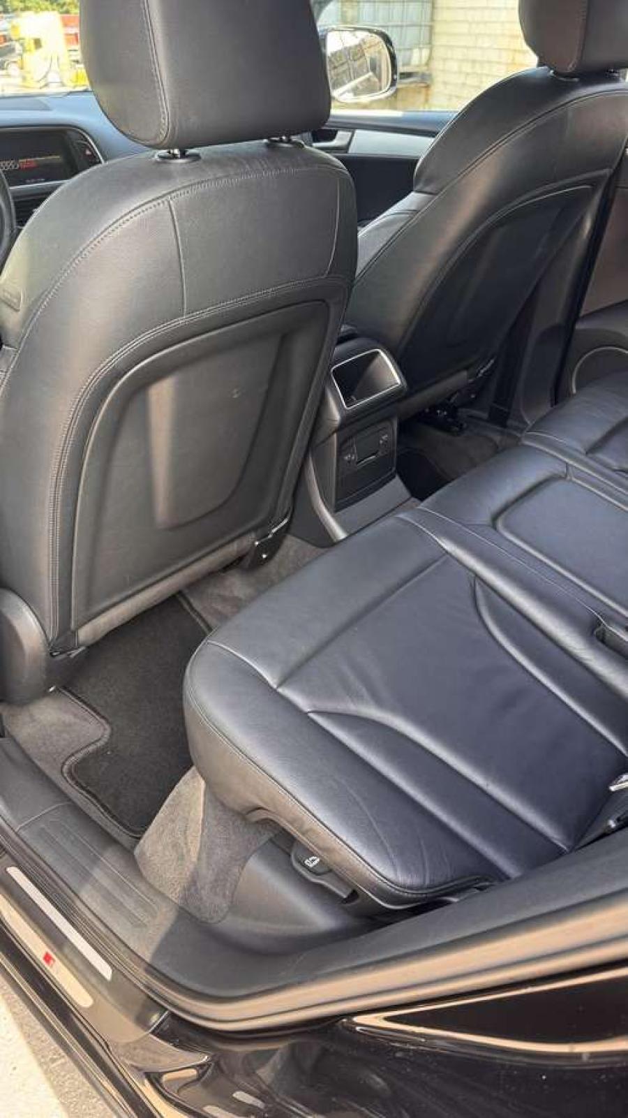 Black Audi Q5 2010 in Kaunas, with an engine capacity of 2.97 L and mileage of 335 thousand km for 10800 €, photo 16 on AUTOMOTO.COM.LV