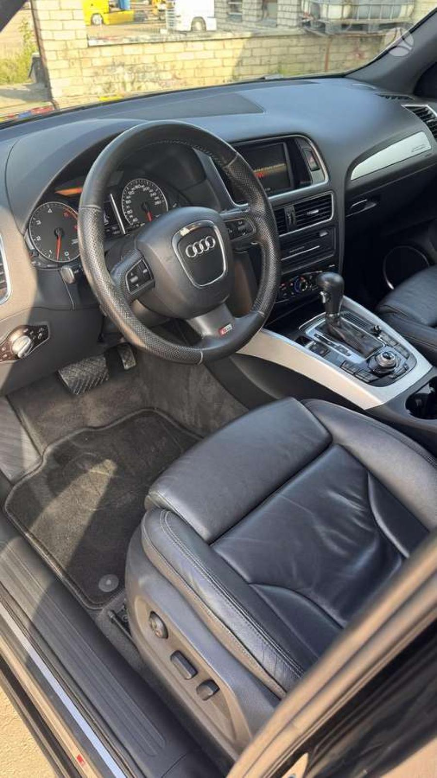 Black Audi Q5 2010 in Kaunas, with an engine capacity of 2.97 L and mileage of 335 thousand km for 10800 €, photo 17 on AUTOMOTO.COM.LV