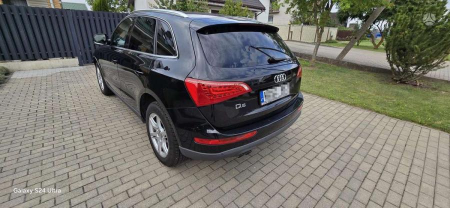 Melns Audi Q5 2010 Panevēža, ar dzinēja tilpumu 1.97 L un nobraukumu 285 tūkst. km par 8600 €, foto 6 vietnē AUTOMOTO.COM.LV