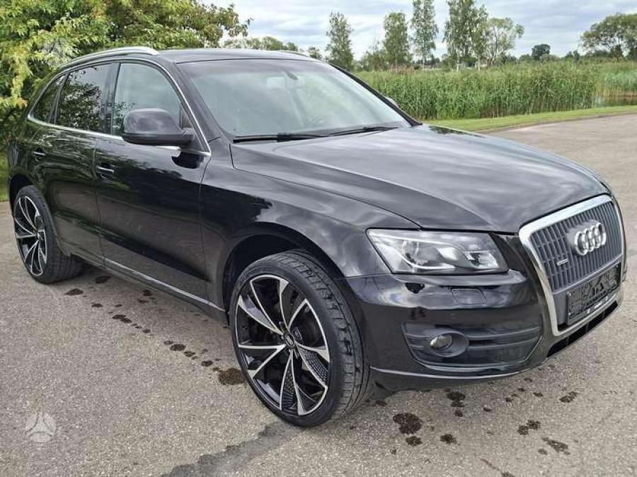 Black Audi Q5 2010 in Ukmerge, with an engine capacity of 1.98 L and mileage of 269 thousand km for 7500 €, photo 3 on AUTOMOTO.COM.LV