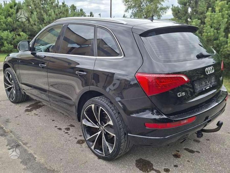 Black Audi Q5 2010 in Ukmerge, with an engine capacity of 1.98 L and mileage of 269 thousand km for 7500 €, photo 5 on AUTOMOTO.COM.LV