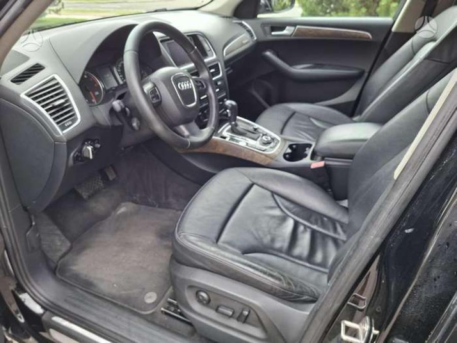 Black Audi Q5 2010 in Ukmerge, with an engine capacity of 1.98 L and mileage of 269 thousand km for 7500 €, photo 13 on AUTOMOTO.COM.LV