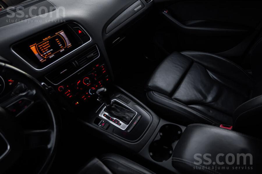 Melns Audi Q5 2010 Jelgava, ar dzinēja tilpumu 2.00 L un nobraukumu 353 tūkst. km par 10000 €, foto 12 vietnē AUTOMOTO.COM.LV