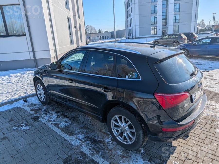 Black Audi Q5 2010 in Riga, with an engine capacity of 3.20 L and mileage of 302 thousand km for 6900 €, photo 1 on AUTOMOTO.COM.LV