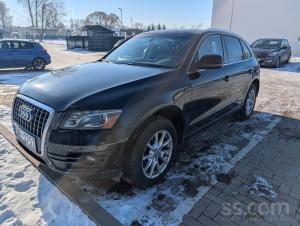 Black Audi Q5 2010 in Riga, with an engine capacity of 3.20 L and mileage of 302 thousand km for 6900 €, photo 3 on AUTOMOTO.COM.LV
