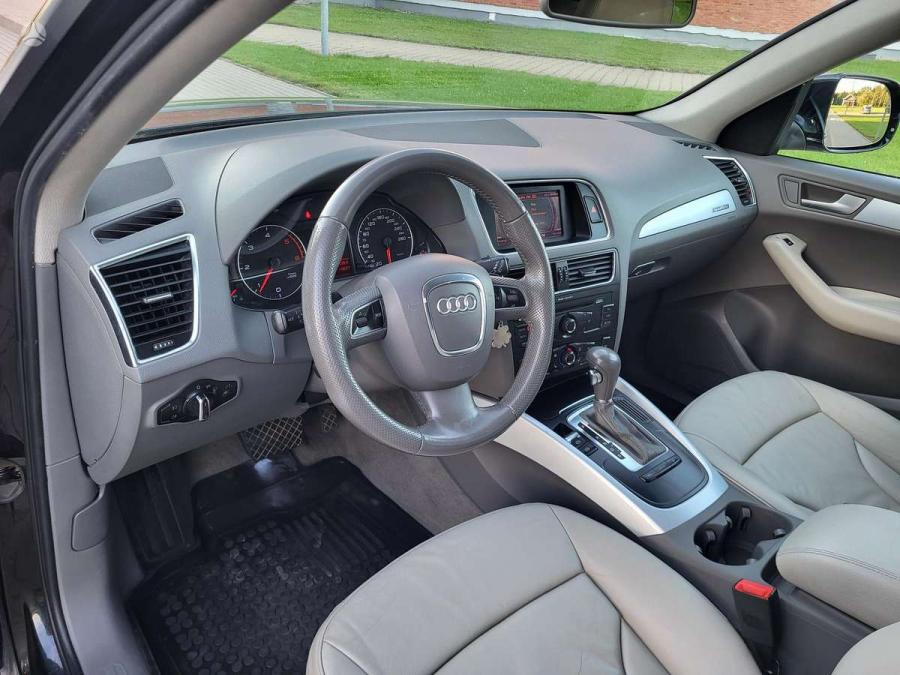 Melns Audi Q5 2010 Šauļi, ar dzinēja tilpumu 2.00 L un nobraukumu 285 tūkst. km par 6990 €, foto 9 vietnē AUTOMOTO.COM.LV