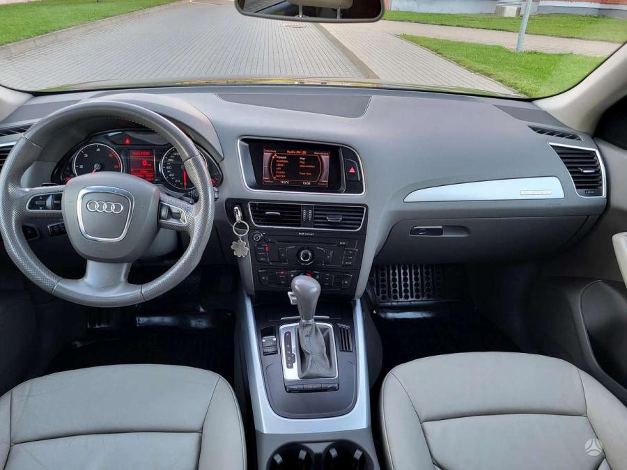 Melns Audi Q5 2010 Šauļi, ar dzinēja tilpumu 2.00 L un nobraukumu 285 tūkst. km par 6990 €, foto 10 vietnē AUTOMOTO.COM.LV