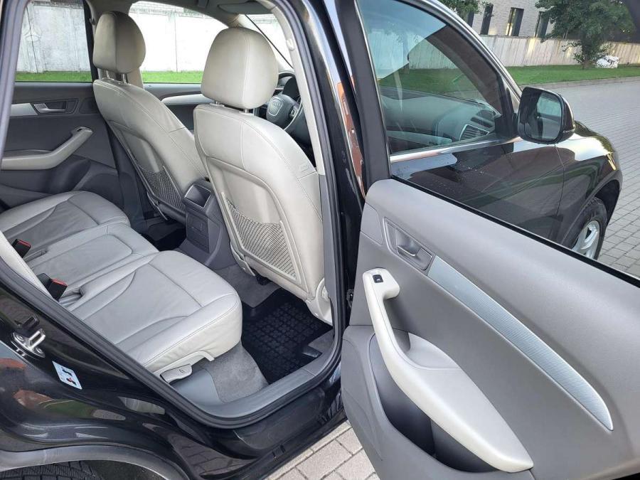 Melns Audi Q5 2010 Šauļi, ar dzinēja tilpumu 2.00 L un nobraukumu 285 tūkst. km par 6990 €, foto 11 vietnē AUTOMOTO.COM.LV