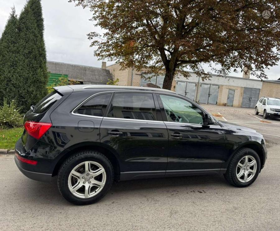 Melns Audi Q5 2010 Šauļi, ar dzinēja tilpumu 2.00 L un nobraukumu 285 tūkst. km par 6990 €, foto 16 vietnē AUTOMOTO.COM.LV