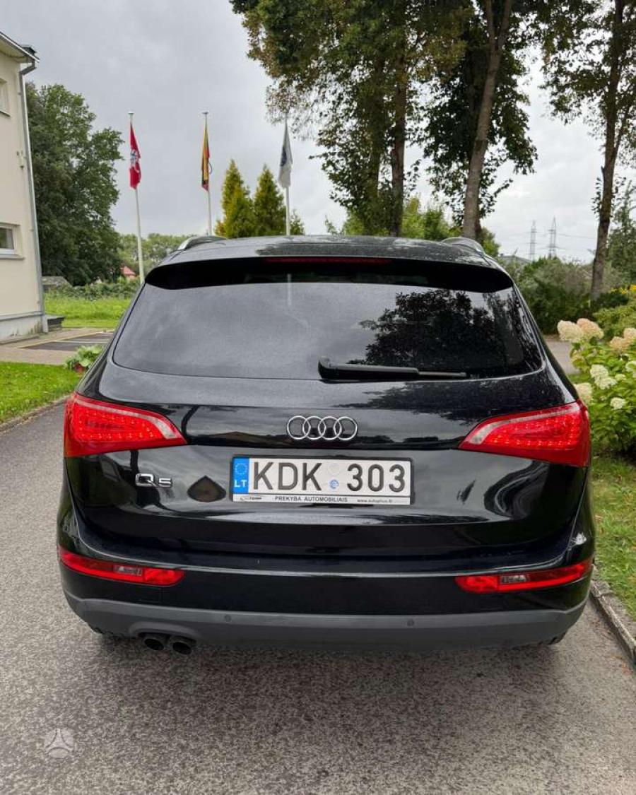 Melns Audi Q5 2010 Šauļi, ar dzinēja tilpumu 2.00 L un nobraukumu 285 tūkst. km par 6990 €, foto 19 vietnē AUTOMOTO.COM.LV