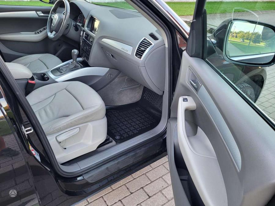 Melns Audi Q5 2010 Šauļi, ar dzinēja tilpumu 2.00 L un nobraukumu 285 tūkst. km par 6990 €, foto 20 vietnē AUTOMOTO.COM.LV
